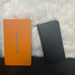 Wallets | Shuggaz Closet :: Hats, purses, jewelry, watches and much more.